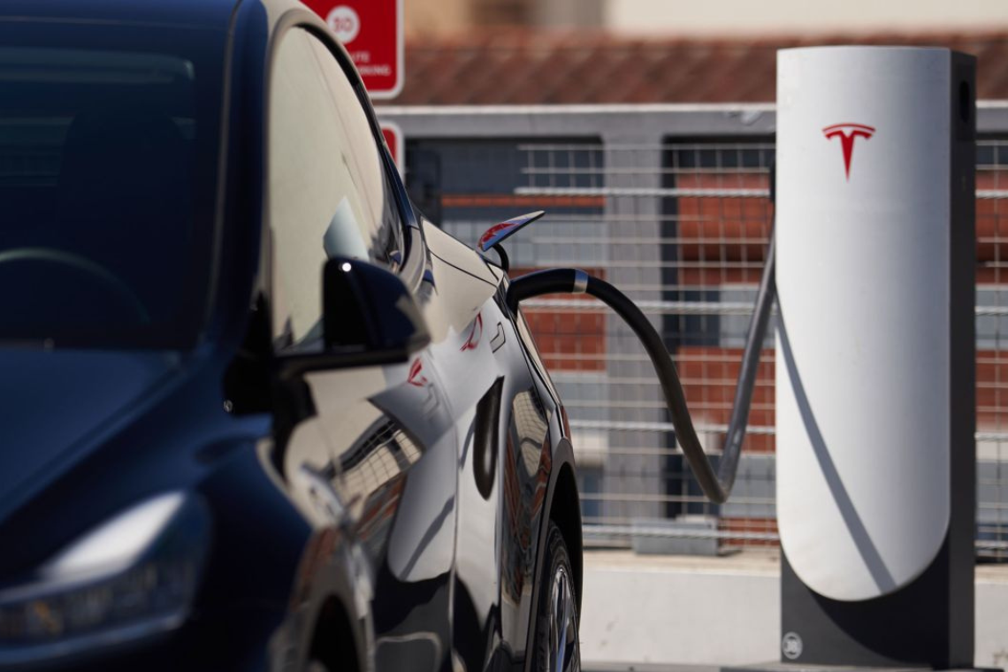 GM to integrate Tesla charging standard in future EVs