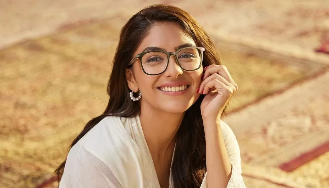 Mrunal Thakur Latest Photos and Images