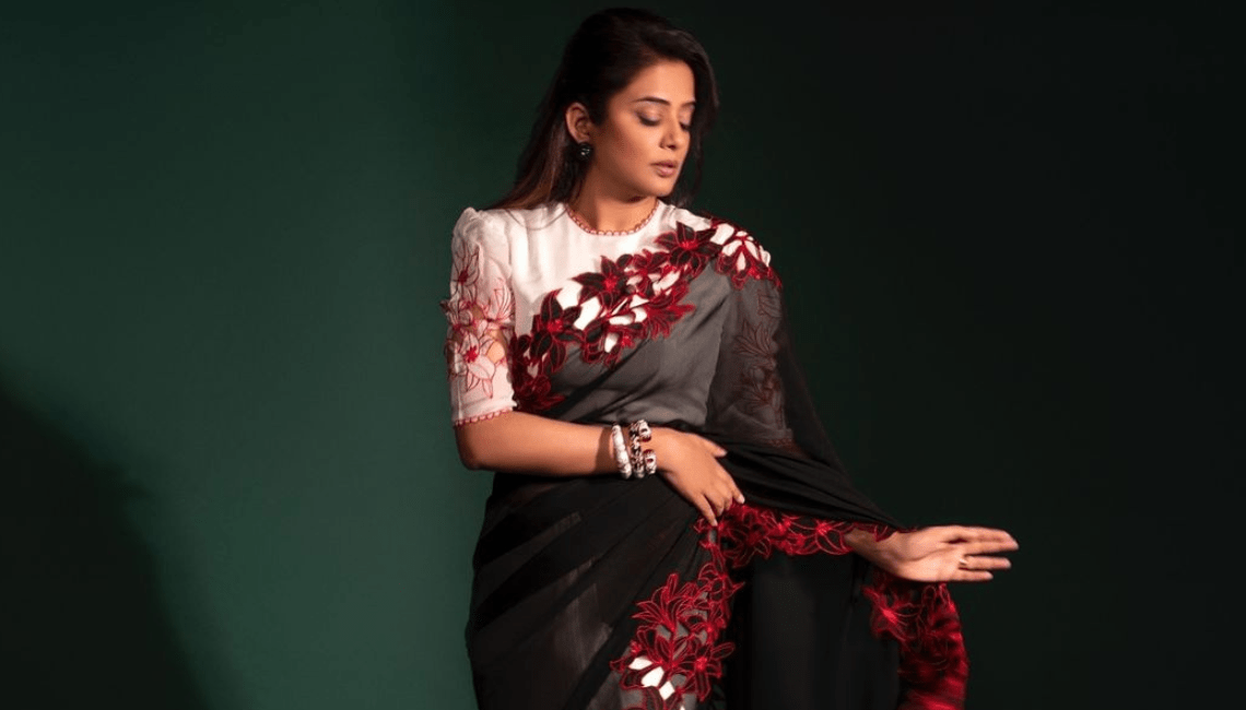 Priya Mani is radiating elegance in stunning look!