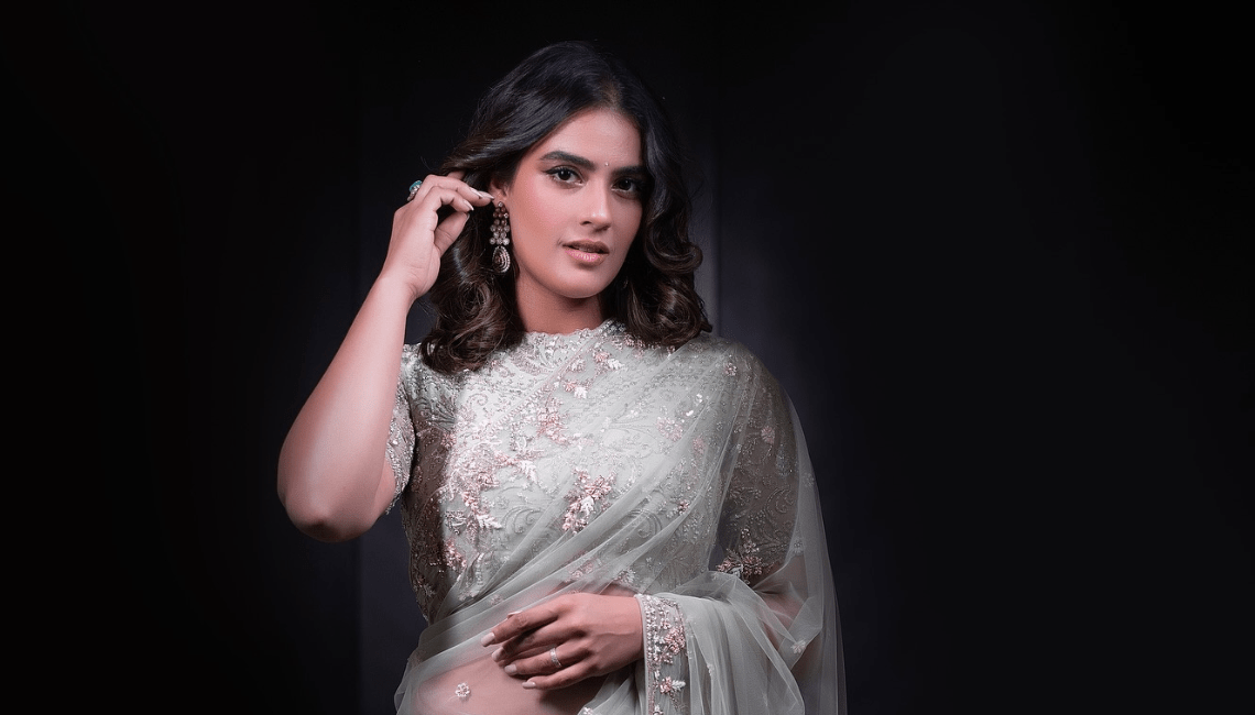 Kavya Thapar looks fresh and fabulous!