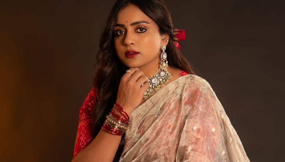 Vithika Sheru looking gorgeous in this saree - Telugu Bullet